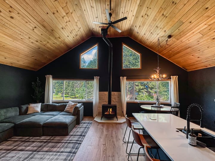 Downtown Mccall Retreat – 4 Bd 3 Bath Walkable Gem - McCall, ID