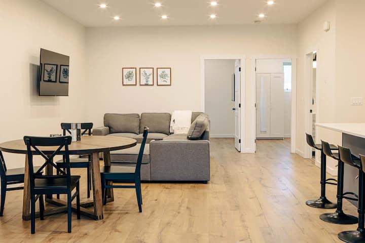 Revy To Go - Unique 2-bedroom Condo - Revelstoke
