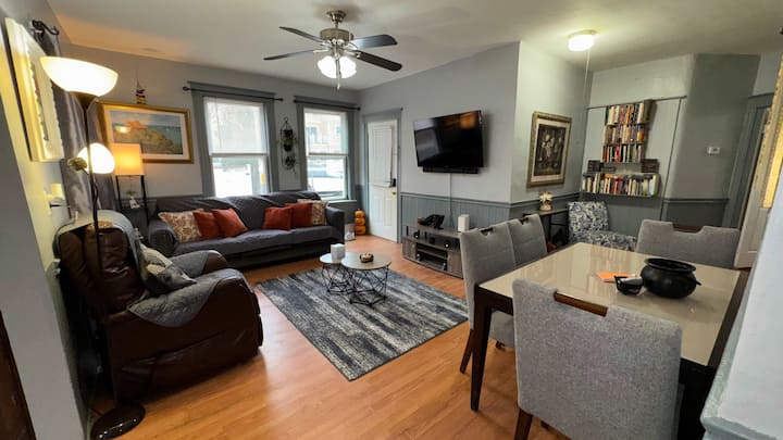 Central Salem Retreat 3bd W/ Parking - Salem, MA