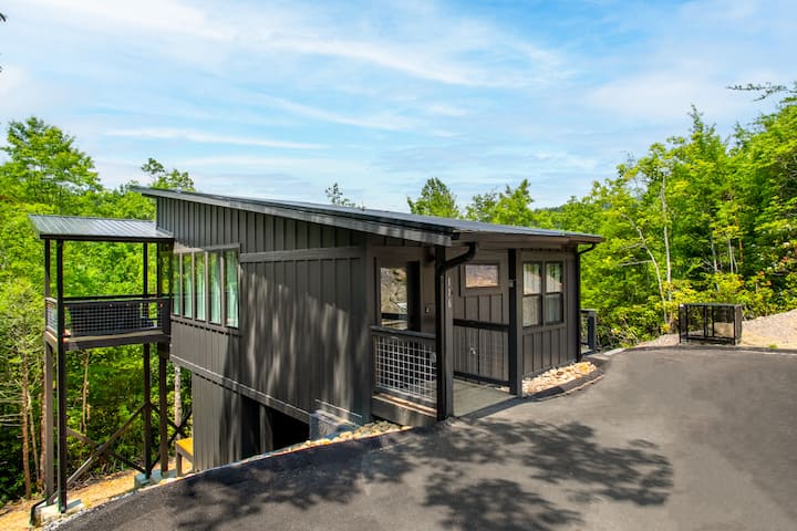 The Little Timber: Cozy, Hot Tub & Fireplace! - Townsend, TN