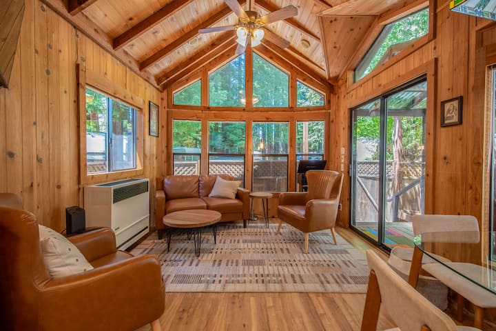 Hillside Hideaway In The Redwoods - Guerneville, CA