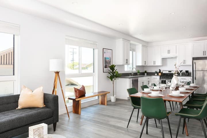 Modern 4br Luxe Townhome • Sleeps 12 W/ Parking - Santa Monica, CA