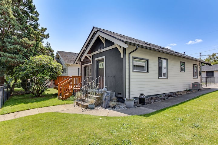 2 Mi To Dtwn Tacoma: Charming Home W/ Deck & Yard! - Tacoma, WA