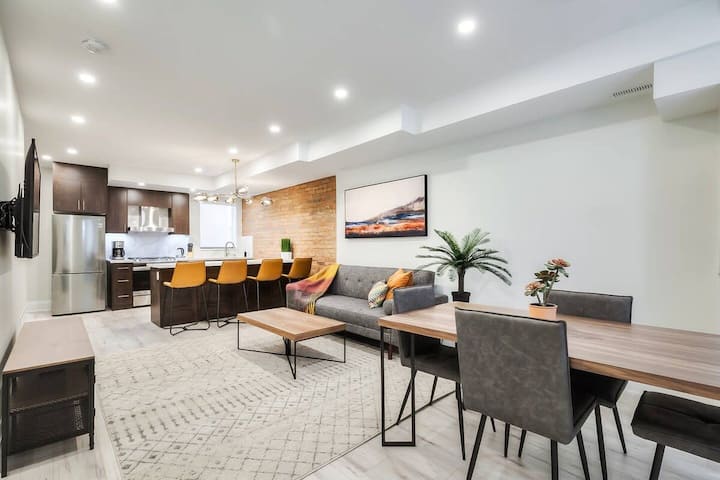 Study & Stay Suite | Near Uoft, Tmu + Intern Hubs - Toronto, ON