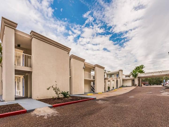 Motel 6 Cleveland | 2 Lits Queen Size | Fumeur - Cleveland, TX