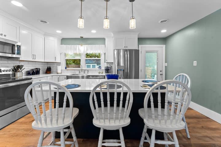 Newly Renovated 2br Cottage On The Point - Colonial Beach, VA