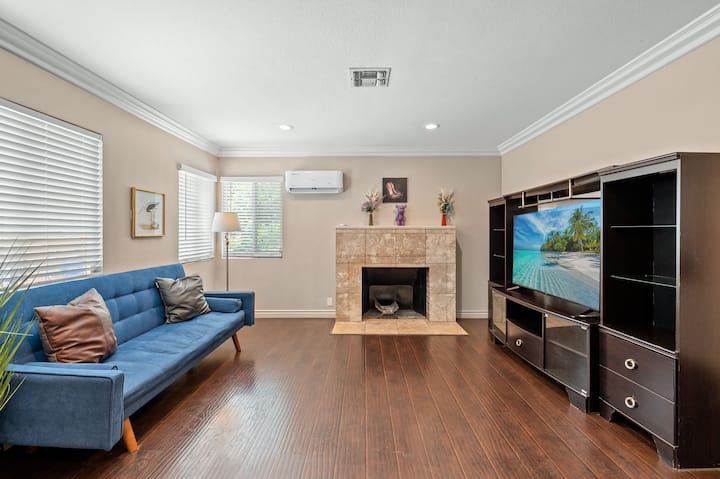 Modern Family Home W Full Amenities & Near Ont - Pomona, CA