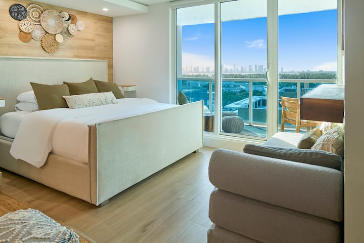 City Skyline View Private Studio Residence At - Miami Beach, FL