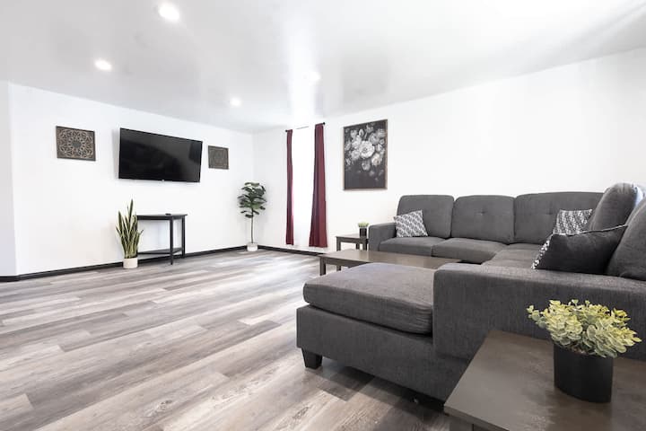 5br, 2ba Close To Niagara Falls State Park - Niagara Falls, NY