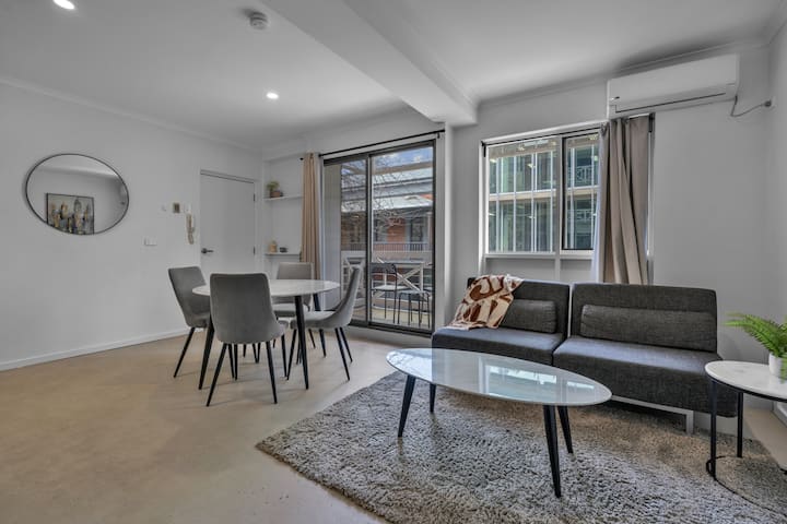 Central 1-bed Adelaide Apartment With Balcony - Adelaide