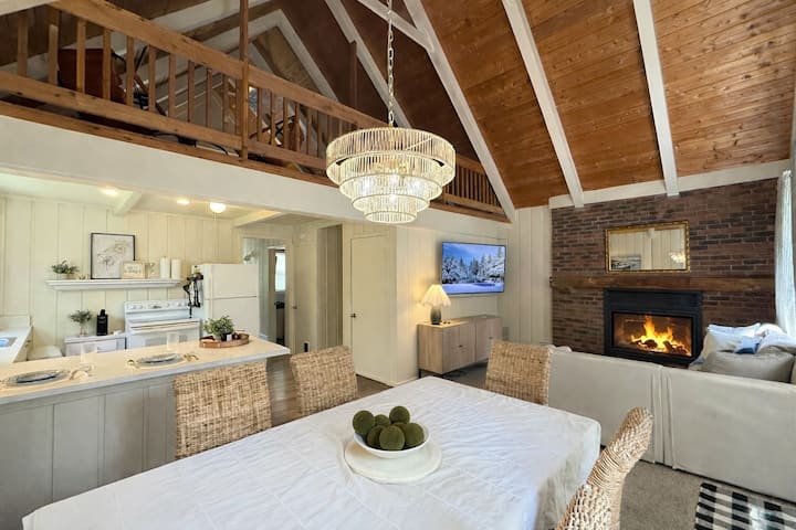 Cozy Chalet Getaway Near The Highlands - Sleeps 8 - 哈伯斯普林斯