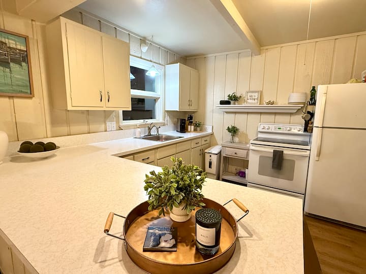 Cozy Chalet Getaway Near The Highlands - Sleeps 8 - Michigan