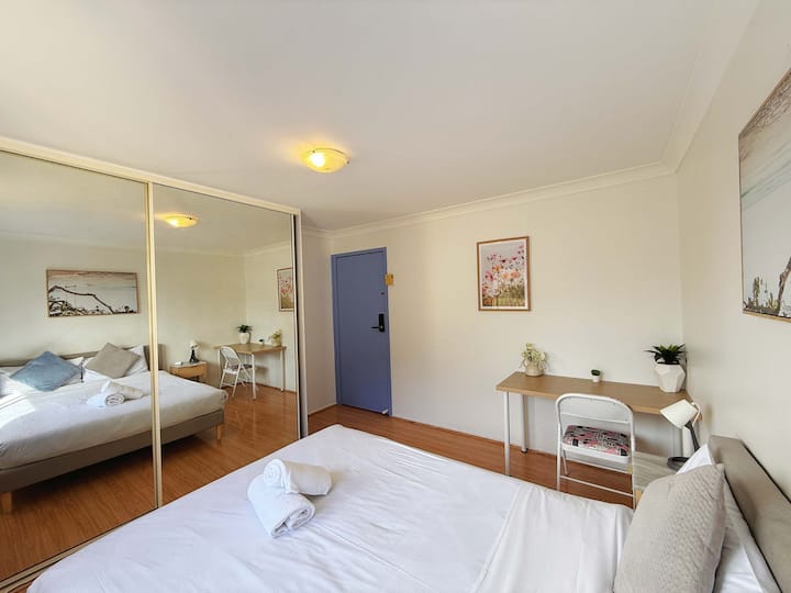 Double Room - Convenient Access & Local Dining - Blacktown