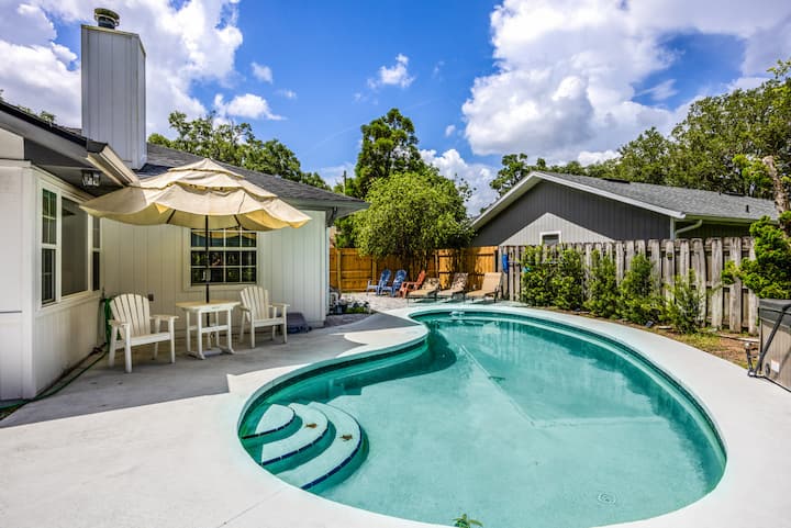 Stylish 3br Pool Home W/ Hot Tub + Outdoor Tvs - Gainesville, FL