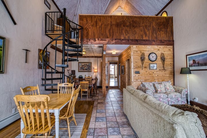 4br Victorian Home Near Town W/ Loft & Fireplace - Leadville, CO