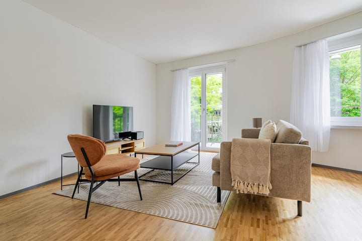 Blueground | Sihlfeld, Balcony, Nr Zürich Zoo - Zürich