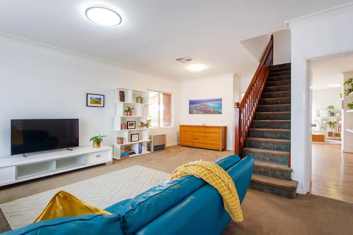 Sunny Stays Holiday Home – Close To Fremantle - Cottesloe