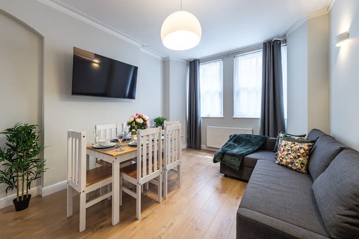 Elegant Living In 2 Bedroom Kensington Apartment - Londen