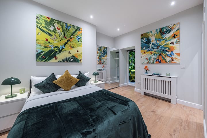 Elegant Living In 2 Bedroom Kensington Apartment - London