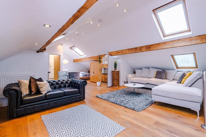 The Loft | 1-bed Apartment - Cheadle