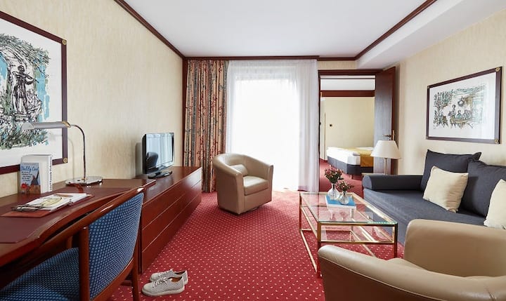 In The Heart Of Munich + Traditional Baverian Vibe - Munich