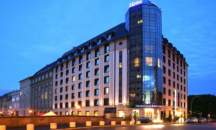 Book The Rental Bikes & Head Out Along The Spree - Berlin