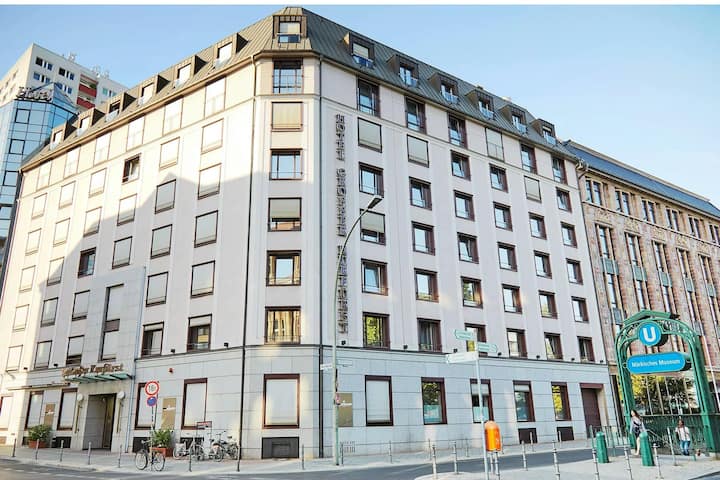 Award-winning Bartender & Creative Cocktails - 