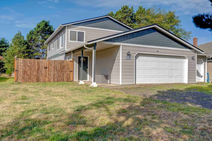 Natural Beauty With Dog Friendly Yard - Westport