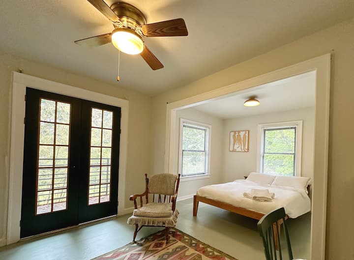 Moby Dick - Room With Balcony & Private Bathroom-2 - Ocean Park, WA