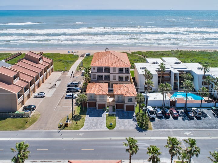 Huge Oceanfront Home W/ Pool! Sleeps 20! - South Padre Island