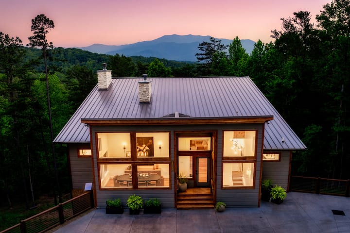 Legend | Cabin For 22 W/ Pool & Sports Simulator - United States