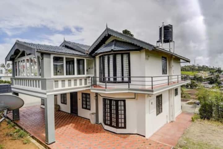 2-bhk W/ Garden, Balcony & Picturesque Verandah - Kotagiri