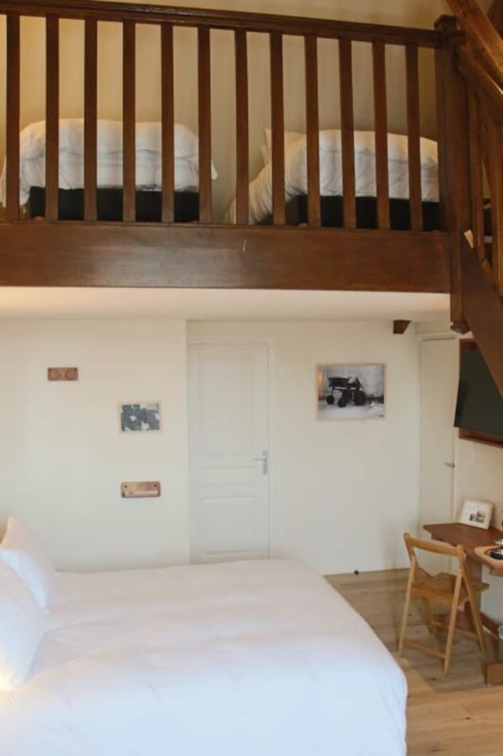 Hôtel De La Paix Beaune - Family Triple Room - Beaune
