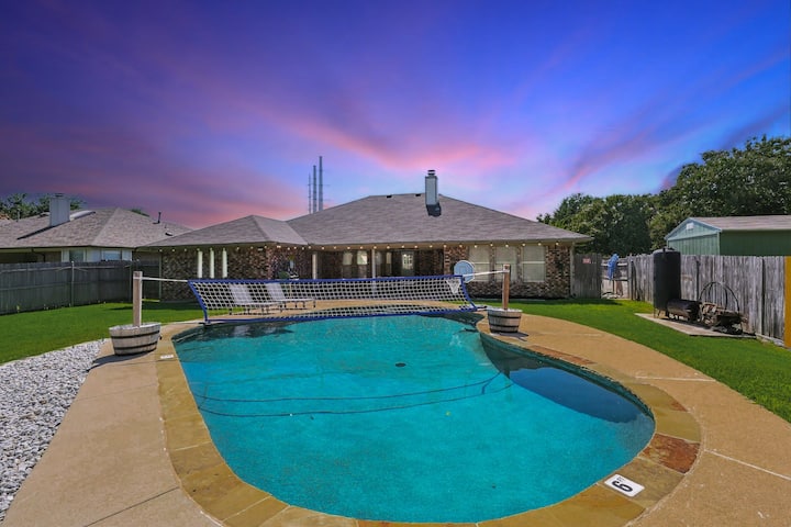 4bd/2ba Bohemian X Southern Getaway W Pool+cinema - North Richland Hills, TX