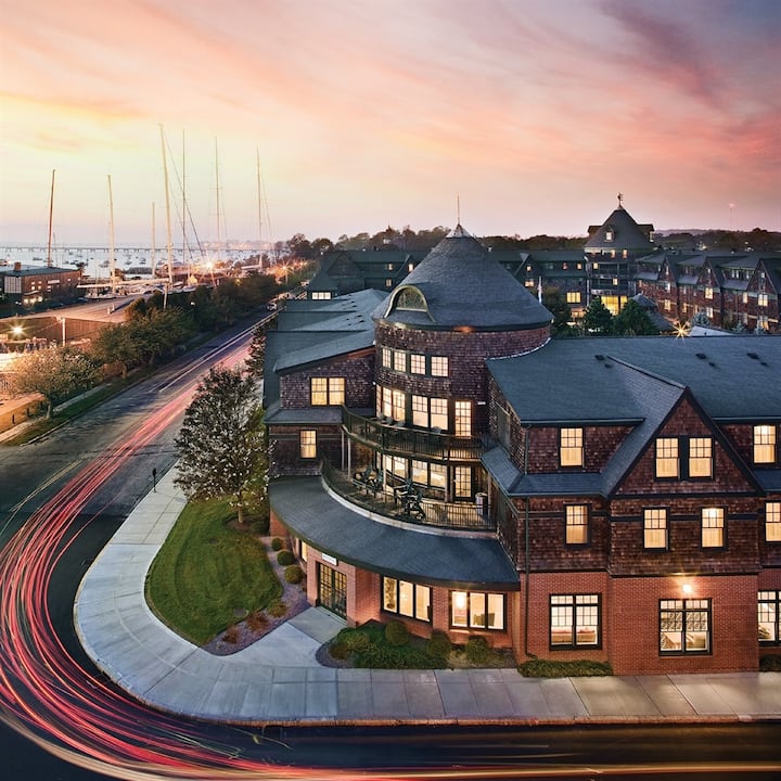 Shopping, Dining, Entertainment On Thames Street-w - Newport, RI