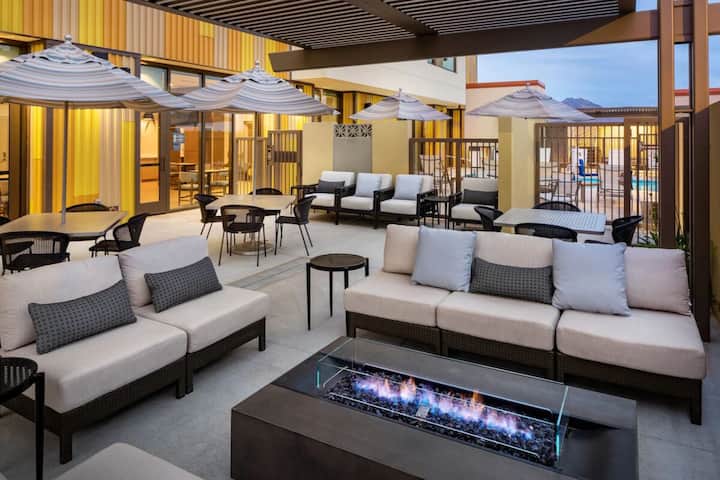 Mountain Views | Free Breakfast & Pool. Gym - Scottsdale, AZ