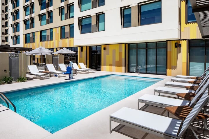 Close To The Airport | Free Breakfast. Newly Built - Scottsdale, AZ