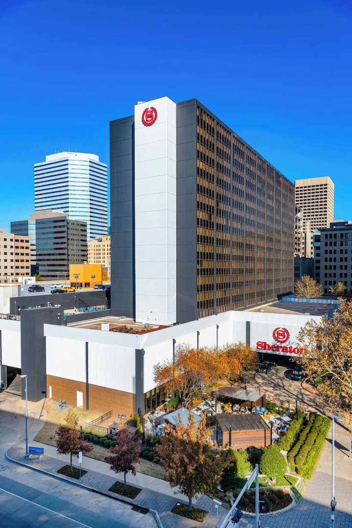 Near Okc Convention Center + Pool. Dining. Bar. - Oklahoma City