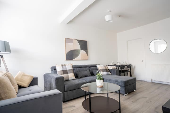Snug Modern Home In Larkhall - Strathaven