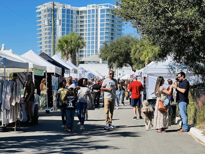 Near Market St | Well-located. Daily Cleanings. - San Francisco, CA