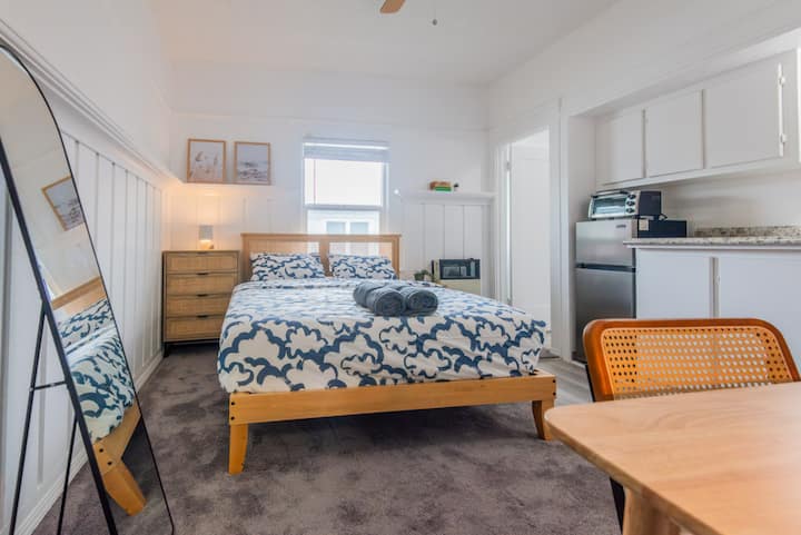 Broadway 12 - Cozy Private Studio - Hermosa Beach