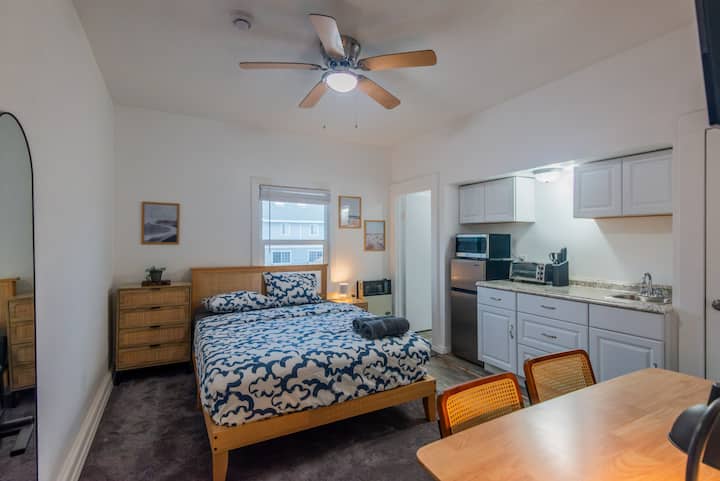 Broadway 13 - Clean Private Studio - Hermosa Beach, CA