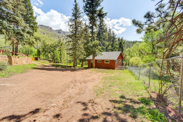 Dog Friendly: Cabin W/ Yard & Mtn Views In Cascade - Green Mountain Falls, CO