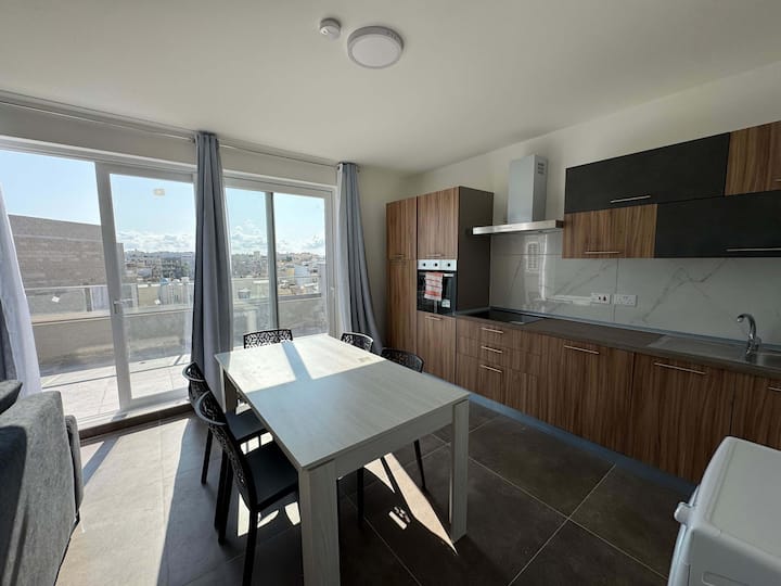 Penthouse Bliss Bright, Central, Stylish - Malta
