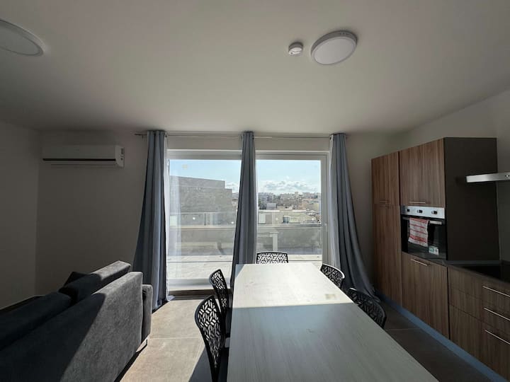 Modern 2-bedroom Penthouse With Terrace – By Hostm - Valletta
