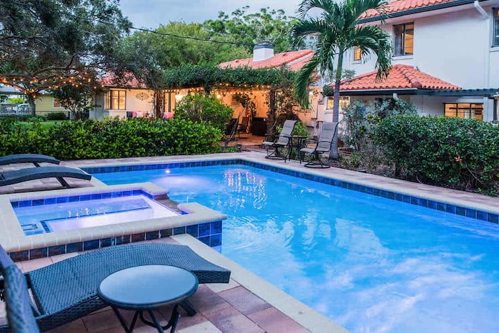 Stunning Family Retreat 4 Bedroom 3 Bathroom Pool - Bradenton, FL