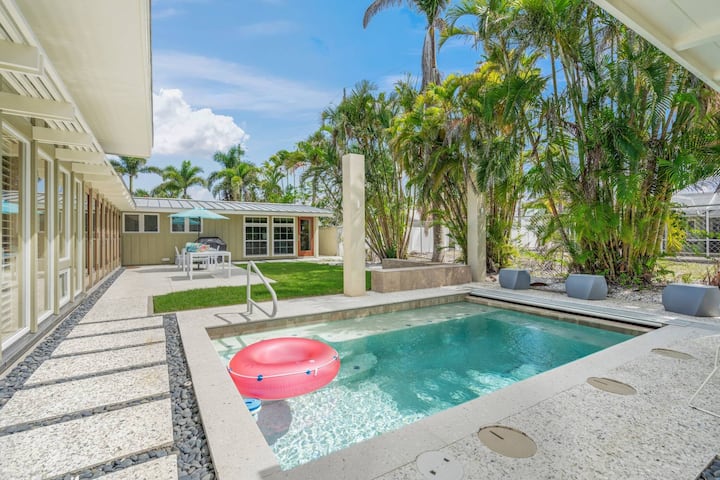 Hidden Gem, Pool, Steps To Beach And St Armands - Sarasota, FL