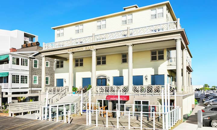 Oceanfront King Bed - Ocean City, MD