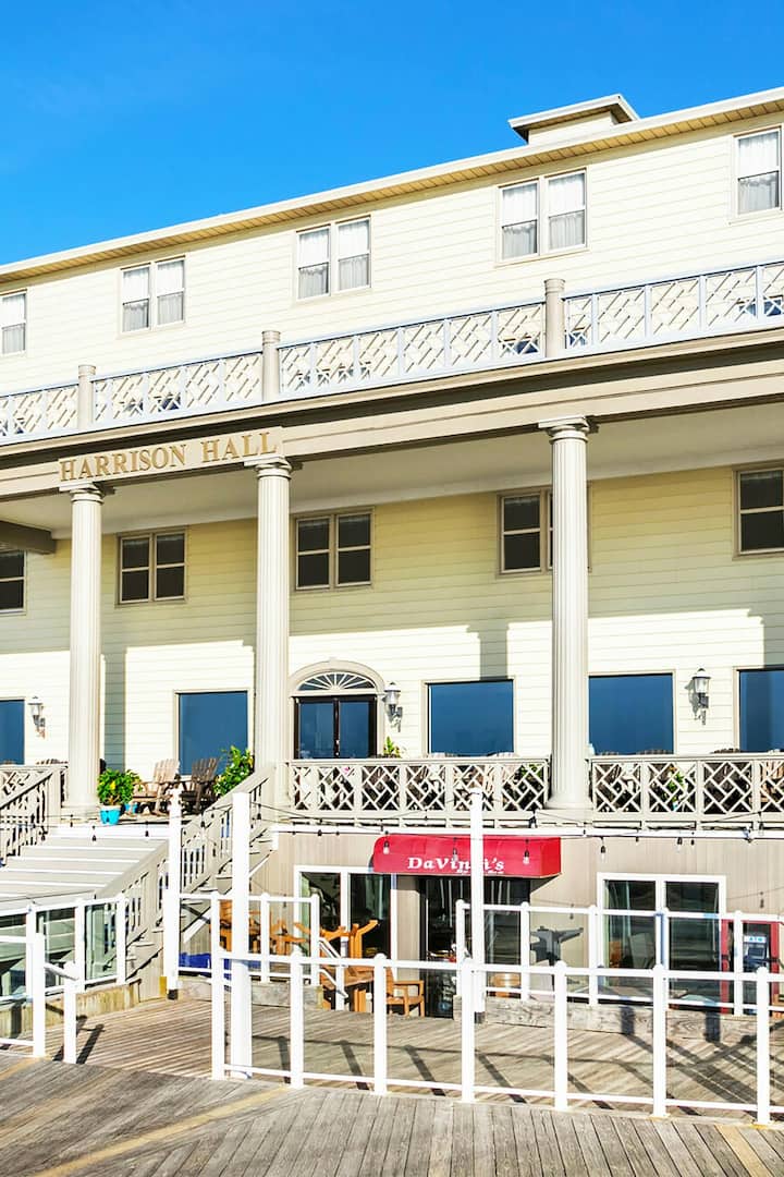 Wide, Guarded Beach With Umbrella & Chair Service - Ocean City