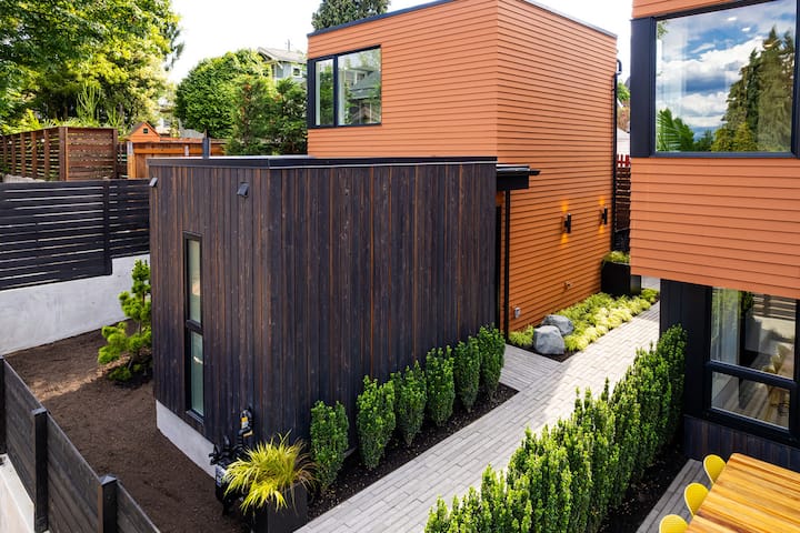 Secret Hideaway - New Custom Built Home - Seattle, WA